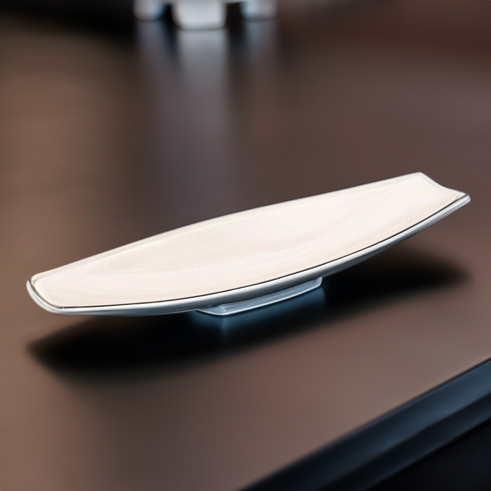 Pearlized washed ruby Tray with Platinum rim – CASA & CO